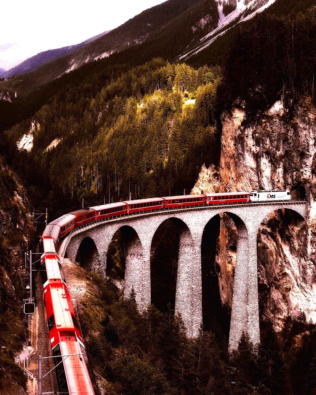 Switzerland's Panoramic Trains - Complete Guide to Plan Your Trip